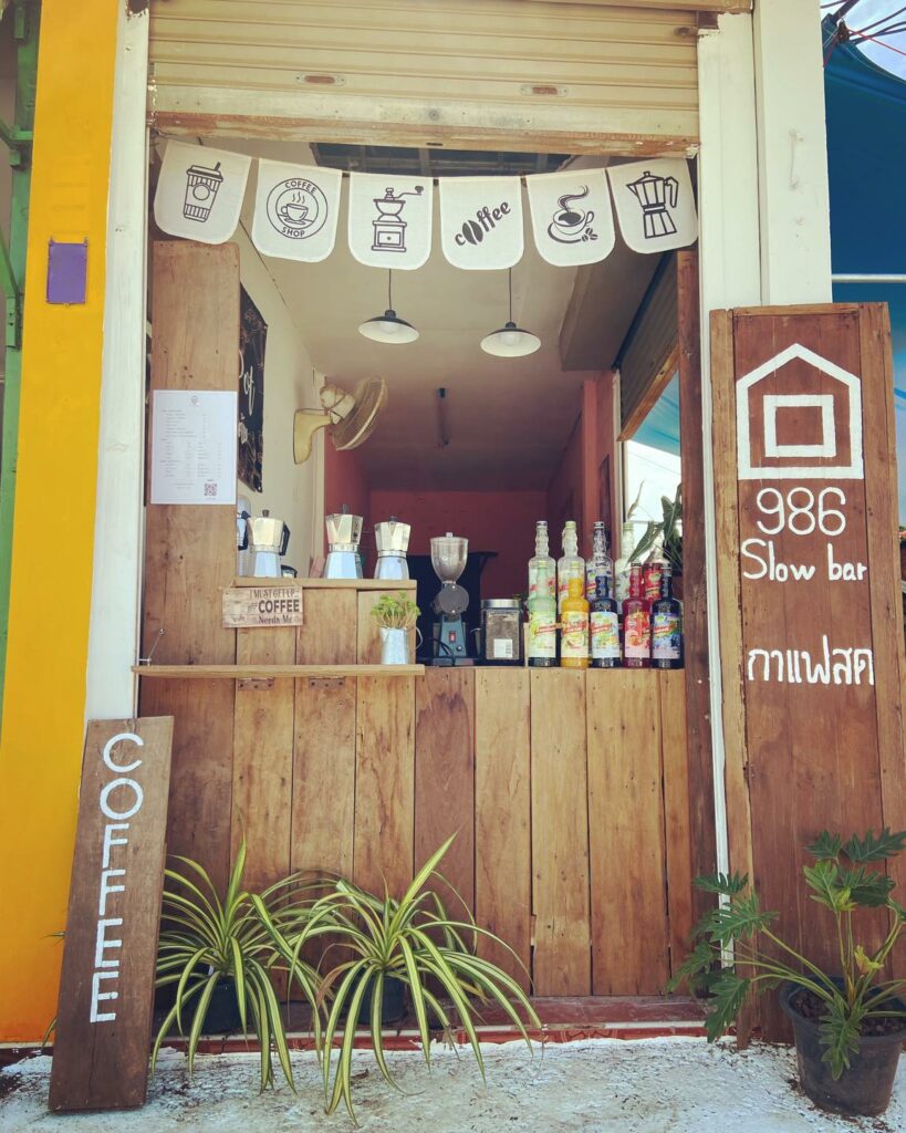แบบร้านกาแฟเล็กๆ เปิดหน้าบ้าน ตกแต่งด้วยไม้เก่า 986 slow bar สวย คลาสสิค