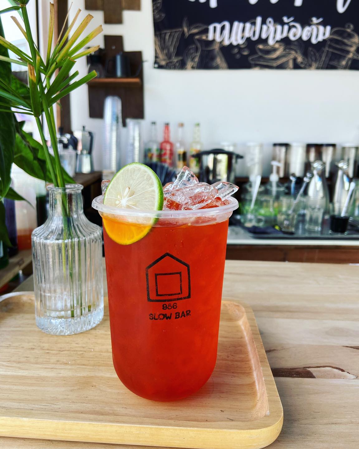 แบบร้านกาแฟเล็กๆ เปิดหน้าบ้าน ตกแต่งด้วยไม้เก่า 986 slow bar สวย คลาสสิค